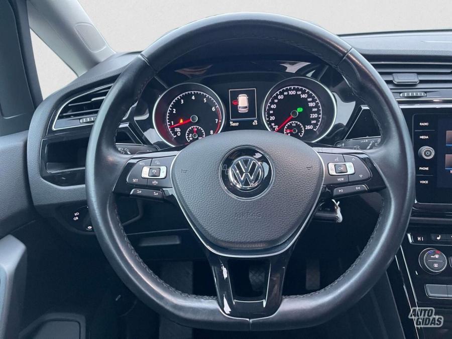 Grey Volkswagen Touran 2019 in Kaunas, with an engine capacity of 1.50 L and mileage of 75 thousand km for 25433 €, photo 13 on AUTOMOTO.COM.LV