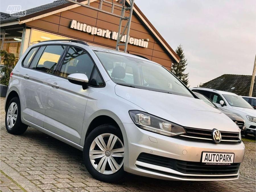Grey Volkswagen Touran 2019 in Kaunas, with an engine capacity of 2.00 L and mileage of 60 thousand km for 24136 €, photo 1 on AUTOMOTO.COM.LV