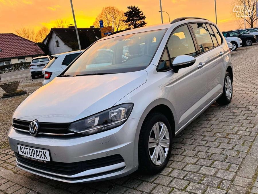 Grey Volkswagen Touran 2019 in Kaunas, with an engine capacity of 2.00 L and mileage of 60 thousand km for 24136 €, photo 3 on AUTOMOTO.COM.LV