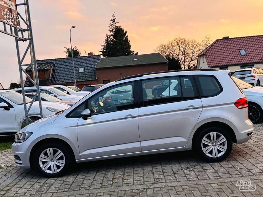 Grey Volkswagen Touran 2019 in Kaunas, with an engine capacity of 2.00 L and mileage of 60 thousand km for 24136 €, photo 4 on AUTOMOTO.COM.LV