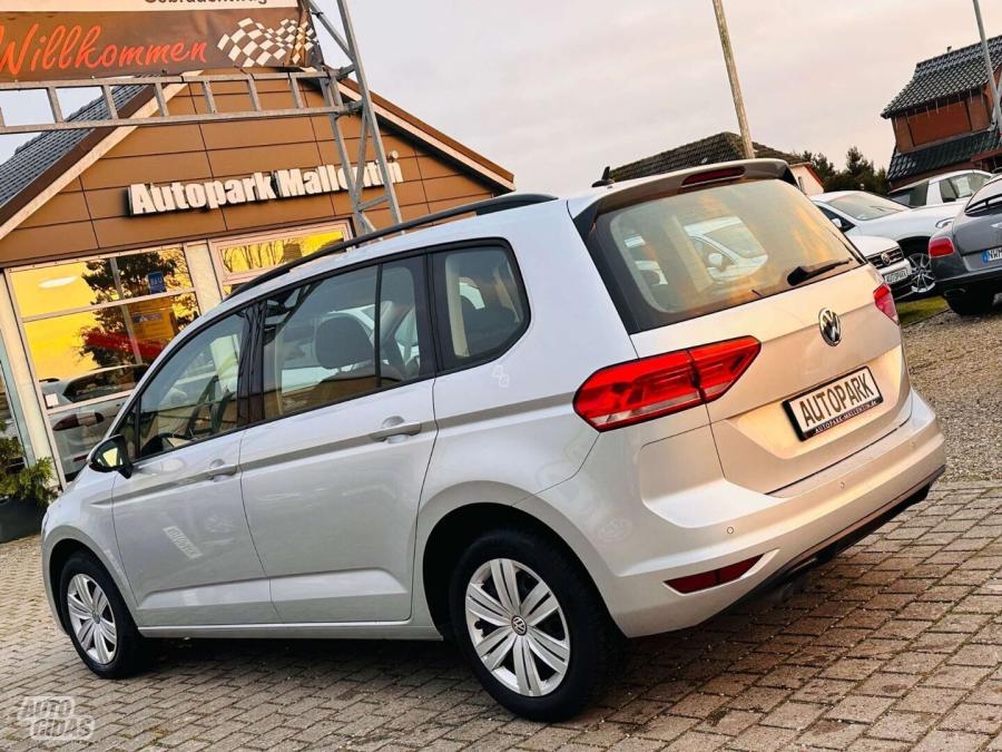 Grey Volkswagen Touran 2019 in Kaunas, with an engine capacity of 2.00 L and mileage of 60 thousand km for 24136 €, photo 5 on AUTOMOTO.COM.LV