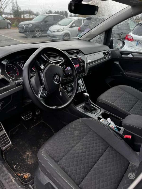 Pelēks Volkswagen Touran 2019 Tauragė, ar dzinēja tilpumu 1.50 L un nobraukumu 258 tūkst. km par 8400 €, foto 2 vietnē AUTOMOTO.COM.LV