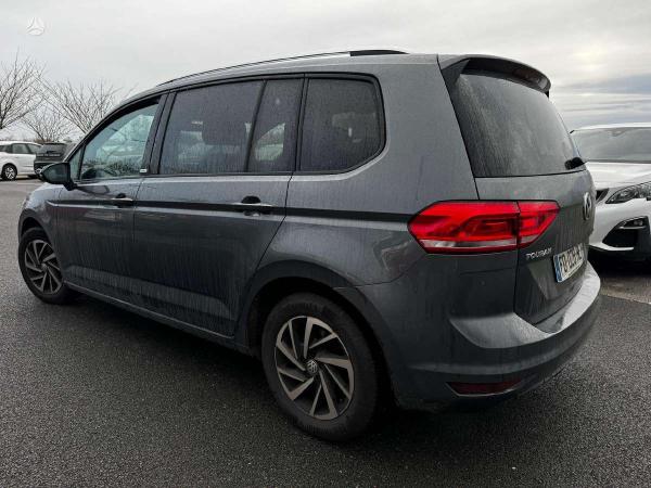 Pelēks Volkswagen Touran 2019 Tauragė, ar dzinēja tilpumu 1.50 L un nobraukumu 258 tūkst. km par 8400 €, foto 4 vietnē AUTOMOTO.COM.LV