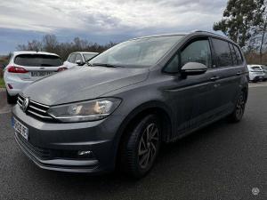 Grey Volkswagen Touran 2019 in Taurage, with an engine capacity of 1.50 L and mileage of 258 thousand km for 8400 €, photo 5 on AUTOMOTO.COM.LV