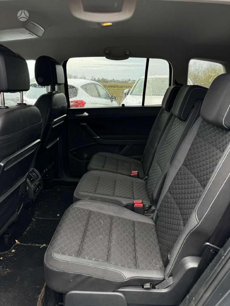 Grey Volkswagen Touran 2019 in Taurage, with an engine capacity of 1.50 L and mileage of 258 thousand km for 8400 €, photo 11 on AUTOMOTO.COM.LV