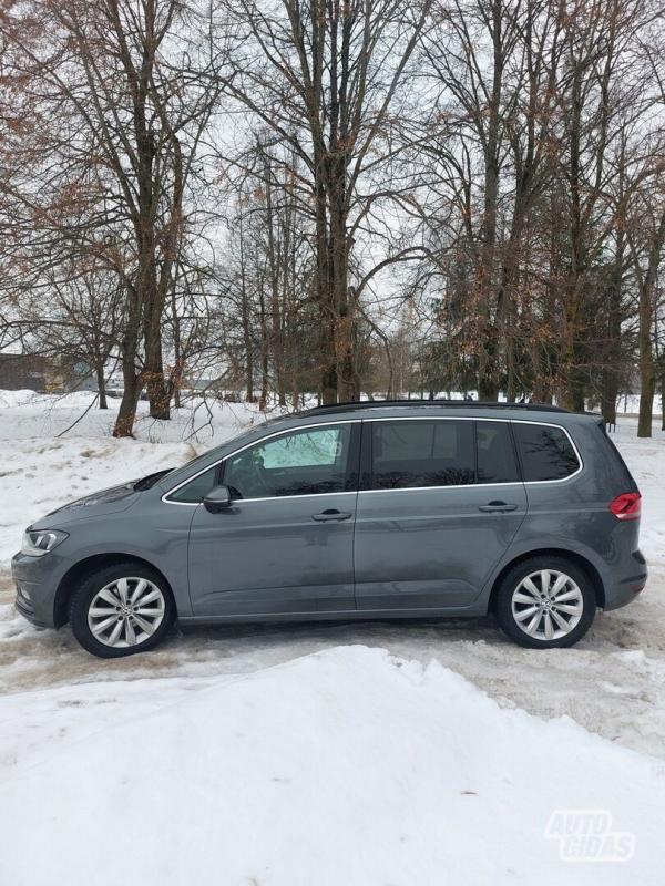 Grey Volkswagen Touran 2019 in Mazeikiai, with an engine capacity of 1.60 L and mileage of 347 thousand km for 10300 €, photo 2 on AUTOMOTO.COM.LV