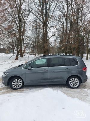 Grey Volkswagen Touran 2019 in Mazeikiai, with an engine capacity of 1.60 L and mileage of 347 thousand km for 10900 €, photo 2 on AUTOMOTO.COM.LV