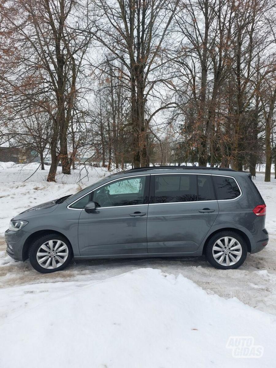 Grey Volkswagen Touran 2019 in Mazeikiai, with an engine capacity of 1.60 L and mileage of 347 thousand km for 10900 €, photo 2 on AUTOMOTO.COM.LV