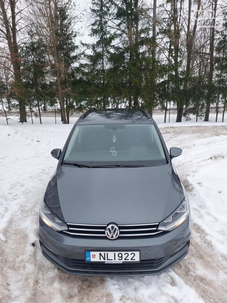 Grey Volkswagen Touran 2019 in Mazeikiai, with an engine capacity of 1.60 L and mileage of 347 thousand km for 10900 €, photo 3 on AUTOMOTO.COM.LV