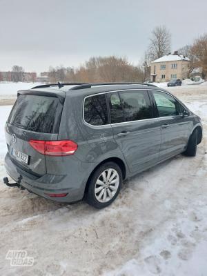 Grey Volkswagen Touran 2019 in Mazeikiai, with an engine capacity of 1.60 L and mileage of 347 thousand km for 10900 €, photo 4 on AUTOMOTO.COM.LV
