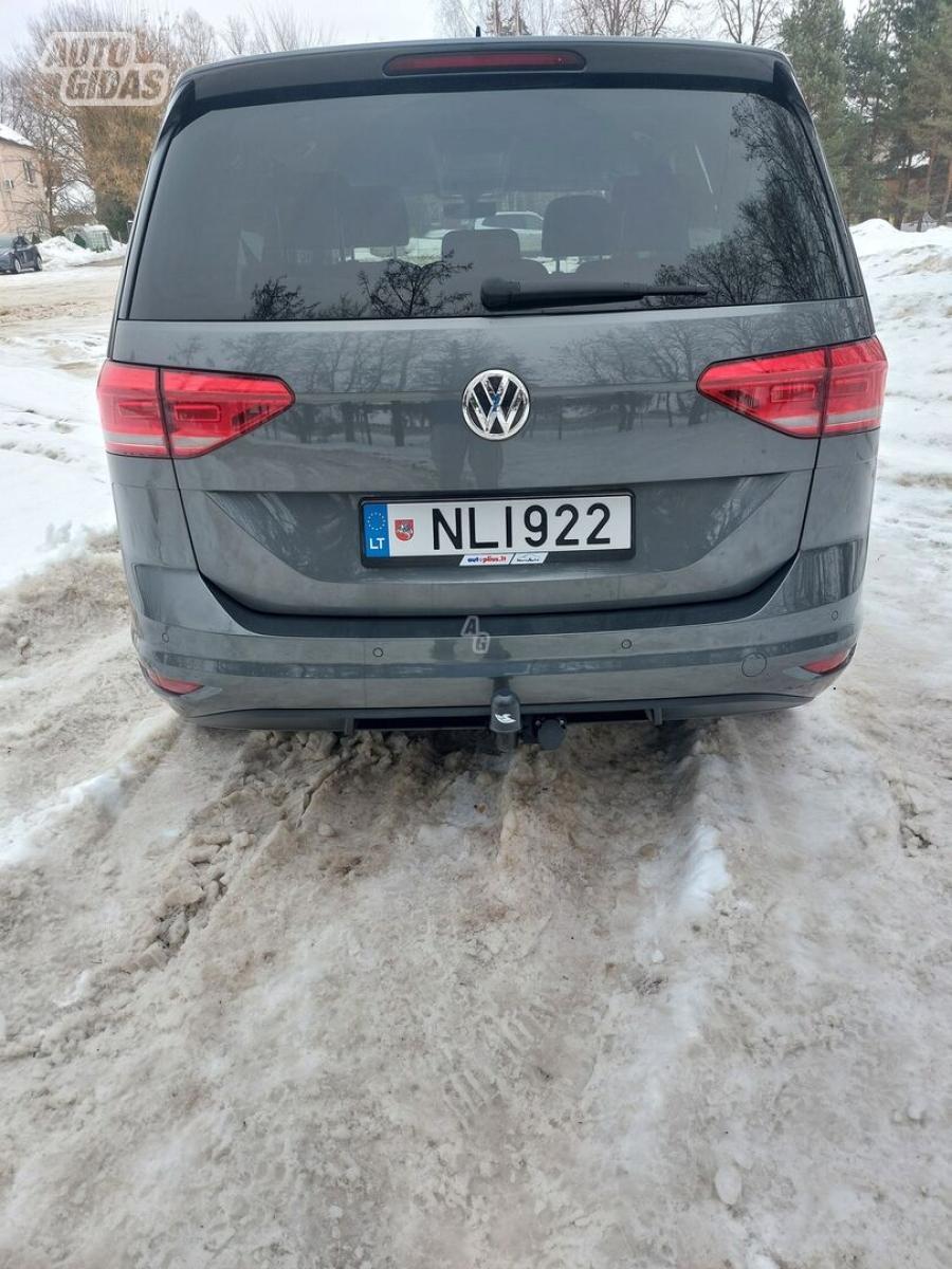 Grey Volkswagen Touran 2019 in Mazeikiai, with an engine capacity of 1.60 L and mileage of 347 thousand km for 10900 €, photo 6 on AUTOMOTO.COM.LV