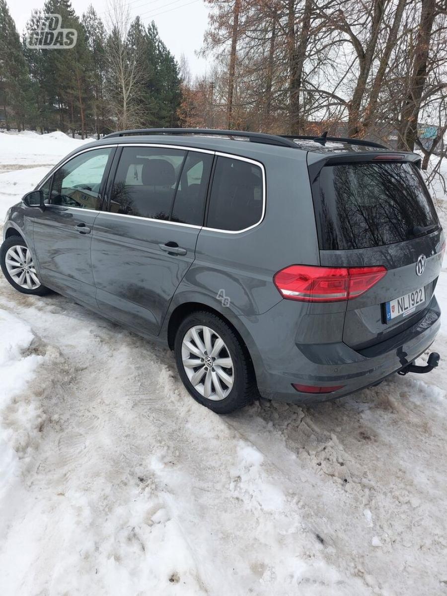 Grey Volkswagen Touran 2019 in Mazeikiai, with an engine capacity of 1.60 L and mileage of 347 thousand km for 10900 €, photo 8 on AUTOMOTO.COM.LV