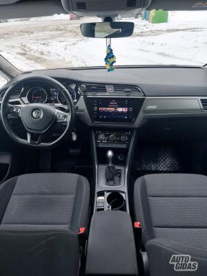 Grey Volkswagen Touran 2019 in Mazeikiai, with an engine capacity of 1.60 L and mileage of 347 thousand km for 10900 €, photo 14 on AUTOMOTO.COM.LV