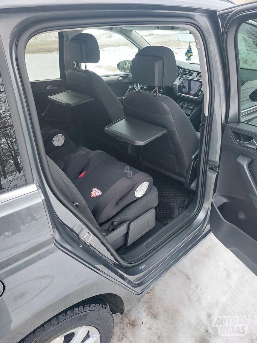Grey Volkswagen Touran 2019 in Mazeikiai, with an engine capacity of 1.60 L and mileage of 347 thousand km for 10900 €, photo 16 on AUTOMOTO.COM.LV