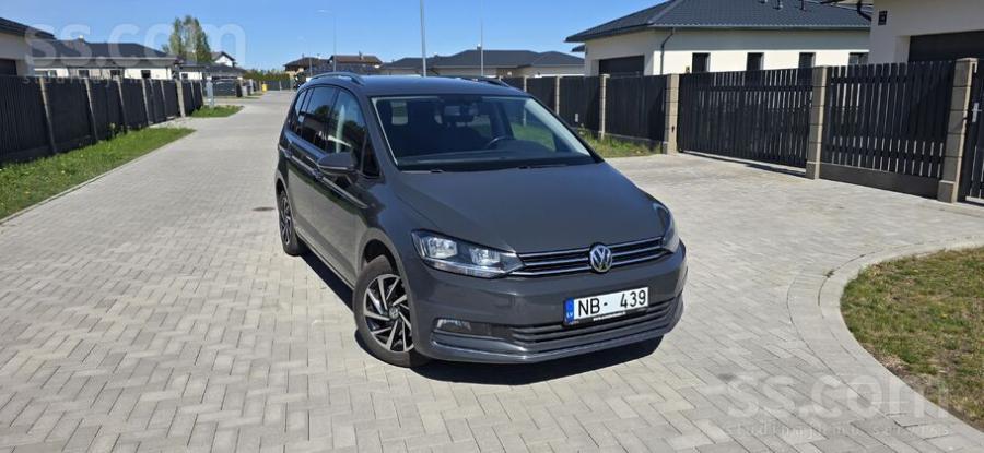 Grey Volkswagen Touran 2019 in Riga, with an engine capacity of 1.60 L and mileage of 287 thousand km for 13900 €, photo 6 on AUTOMOTO.COM.LV