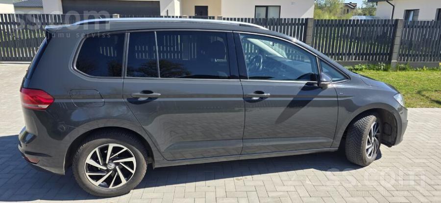 Grey Volkswagen Touran 2019 in Riga, with an engine capacity of 1.60 L and mileage of 287 thousand km for 13900 €, photo 8 on AUTOMOTO.COM.LV