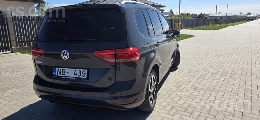 Grey Volkswagen Touran 2019 in Riga, with an engine capacity of 1.60 L and mileage of 287 thousand km for 13900 €, photo 10 on AUTOMOTO.COM.LV