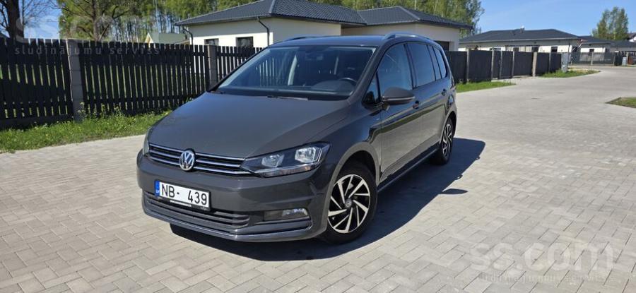 Grey Volkswagen Touran 2019 in Riga, with an engine capacity of 1.60 L and mileage of 287 thousand km for 13900 €, photo 15 on AUTOMOTO.COM.LV