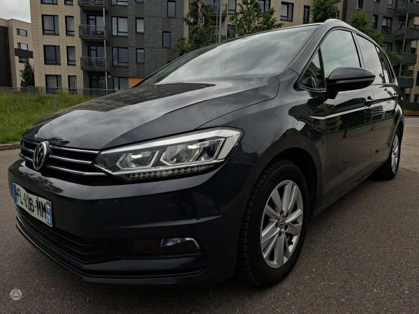 Grey Volkswagen Touran 2019 in Vilnius, with an engine capacity of 1.50 L and mileage of 205 thousand km for 10990 €, photo 1 on AUTOMOTO.COM.LV