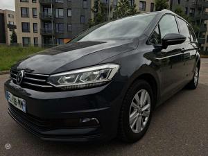 Grey Volkswagen Touran 2019 in Vilnius, with an engine capacity of 1.50 L and mileage of 205 thousand km for 10990 €, photo  on AUTOMOTO.COM.LV