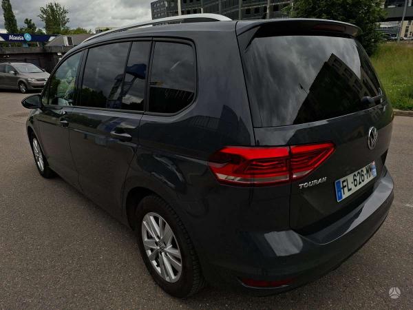 Grey Volkswagen Touran 2019 in Vilnius, with an engine capacity of 1.50 L and mileage of 205 thousand km for 10990 €, photo 5 on AUTOMOTO.COM.LV