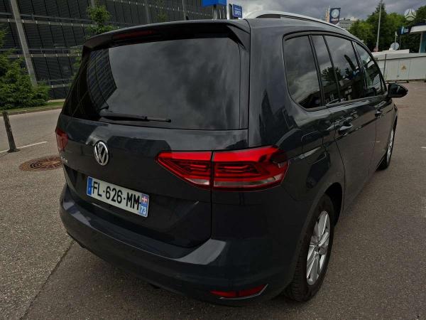 Grey Volkswagen Touran 2019 in Vilnius, with an engine capacity of 1.50 L and mileage of 205 thousand km for 10990 €, photo 8 on AUTOMOTO.COM.LV