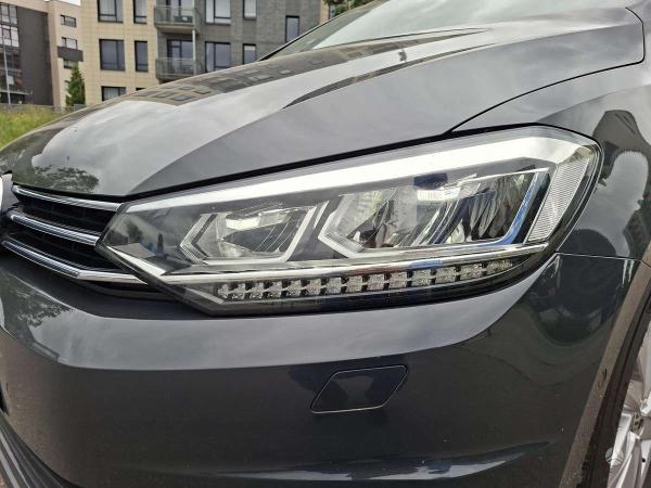 Grey Volkswagen Touran 2019 in Vilnius, with an engine capacity of 1.50 L and mileage of 205 thousand km for 10990 €, photo 9 on AUTOMOTO.COM.LV