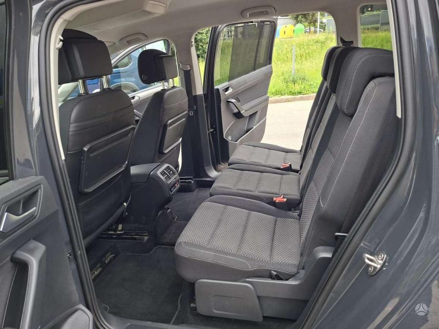 Pelēks Volkswagen Touran 2019 Viļņa, ar dzinēja tilpumu 1.50 L un nobraukumu 205 tūkst. km par 10990 €, foto 15 vietnē AUTOMOTO.COM.LV