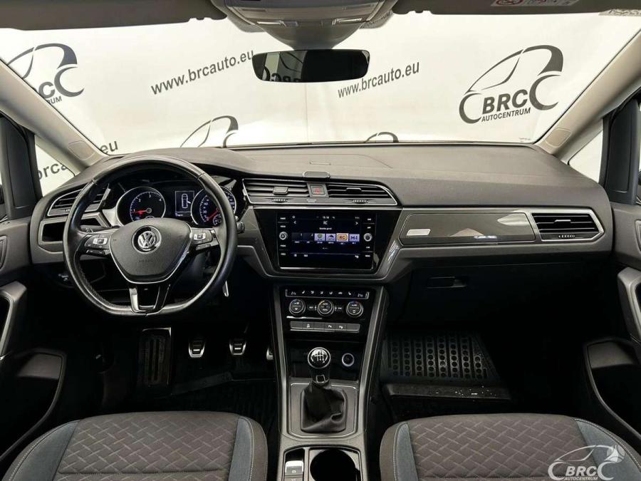 Pelēks Volkswagen Touran 2019 Viļņa, ar dzinēja tilpumu 1.60 L un nobraukumu 180 tūkst. km par 13400 €, foto 5 vietnē AUTOMOTO.COM.LV