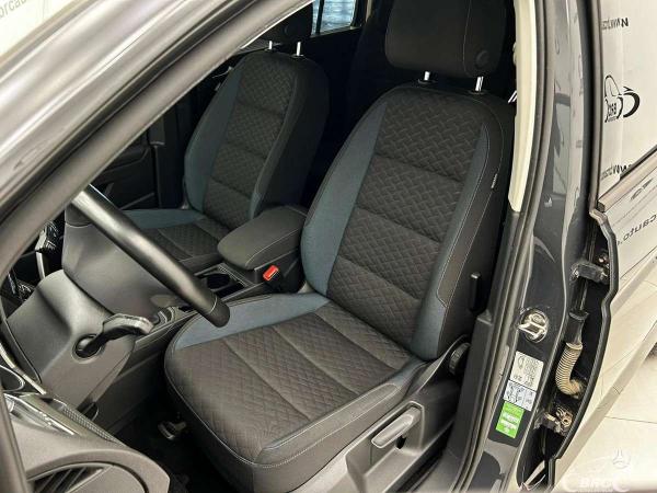 Grey Volkswagen Touran 2019 in Vilnius, with an engine capacity of 1.60 L and mileage of 180 thousand km for 13400 €, photo 5 on AUTOMOTO.COM.LV
