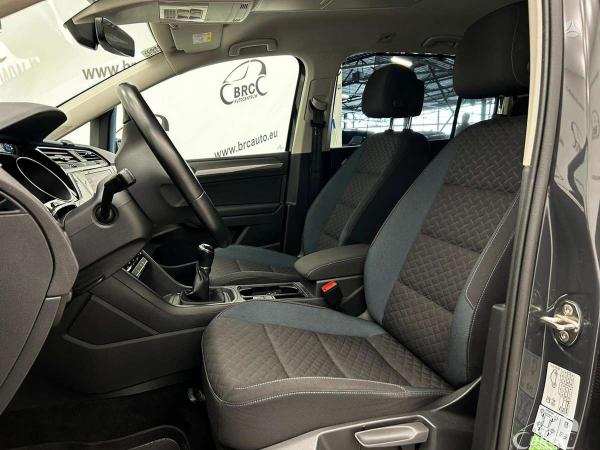 Grey Volkswagen Touran 2019 in Vilnius, with an engine capacity of 1.60 L and mileage of 180 thousand km for 13400 €, photo 6 on AUTOMOTO.COM.LV