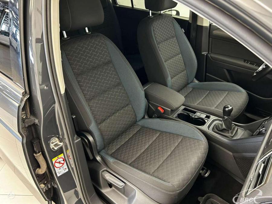 Pelēks Volkswagen Touran 2019 Viļņa, ar dzinēja tilpumu 1.60 L un nobraukumu 180 tūkst. km par 13400 €, foto 8 vietnē AUTOMOTO.COM.LV