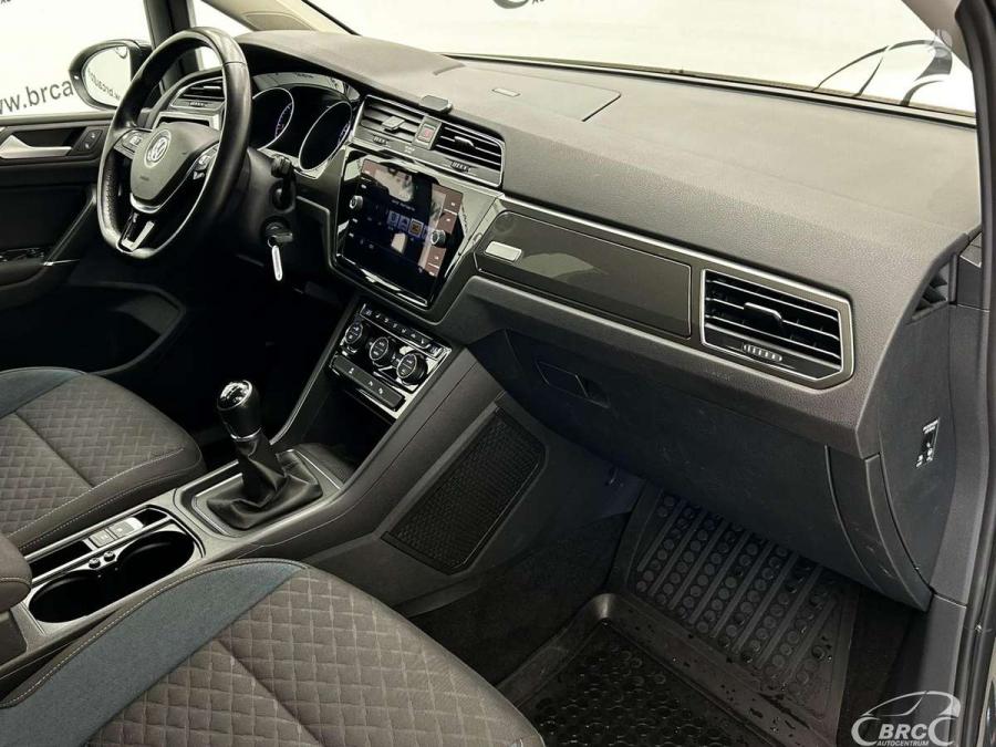 Pelēks Volkswagen Touran 2019 Viļņa, ar dzinēja tilpumu 1.60 L un nobraukumu 180 tūkst. km par 13400 €, foto 9 vietnē AUTOMOTO.COM.LV