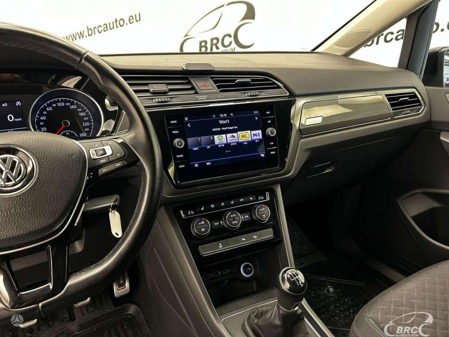 Pelēks Volkswagen Touran 2019 Viļņa, ar dzinēja tilpumu 1.60 L un nobraukumu 180 tūkst. km par 13400 €, foto 17 vietnē AUTOMOTO.COM.LV
