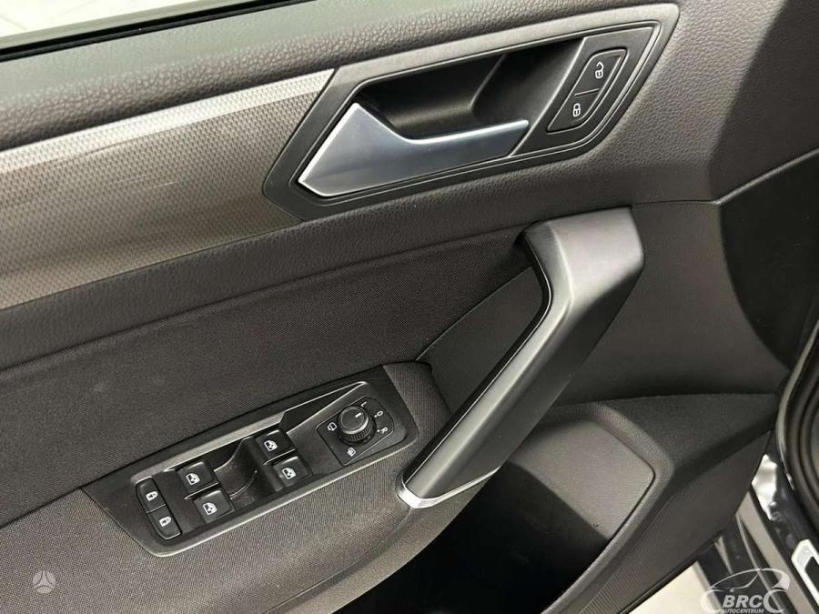 Pelēks Volkswagen Touran 2019 Viļņa, ar dzinēja tilpumu 1.60 L un nobraukumu 180 tūkst. km par 13400 €, foto 18 vietnē AUTOMOTO.COM.LV