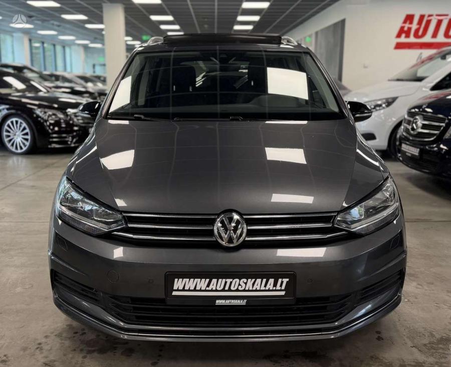 Grey Volkswagen Touran 2019 in Klaipeda, with an engine capacity of 1.97 L and mileage of 246 thousand km for 14950 €, photo 3 on AUTOMOTO.COM.LV