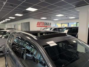 Grey Volkswagen Touran 2019 in Klaipeda, with an engine capacity of 1.97 L and mileage of 246 thousand km for 14950 €, photo 4 on AUTOMOTO.COM.LV