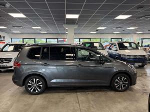 Grey Volkswagen Touran 2019 in Klaipeda, with an engine capacity of 1.97 L and mileage of 246 thousand km for 14950 €, photo 7 on AUTOMOTO.COM.LV