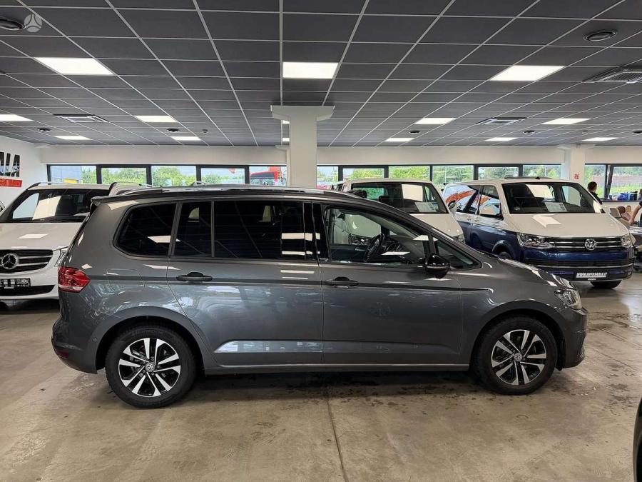 Grey Volkswagen Touran 2019 in Klaipeda, with an engine capacity of 1.97 L and mileage of 246 thousand km for 14950 €, photo 7 on AUTOMOTO.COM.LV