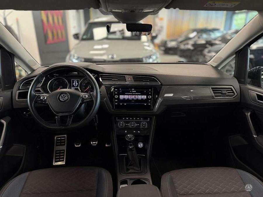 Grey Volkswagen Touran 2019 in Klaipeda, with an engine capacity of 1.97 L and mileage of 246 thousand km for 14950 €, photo 18 on AUTOMOTO.COM.LV