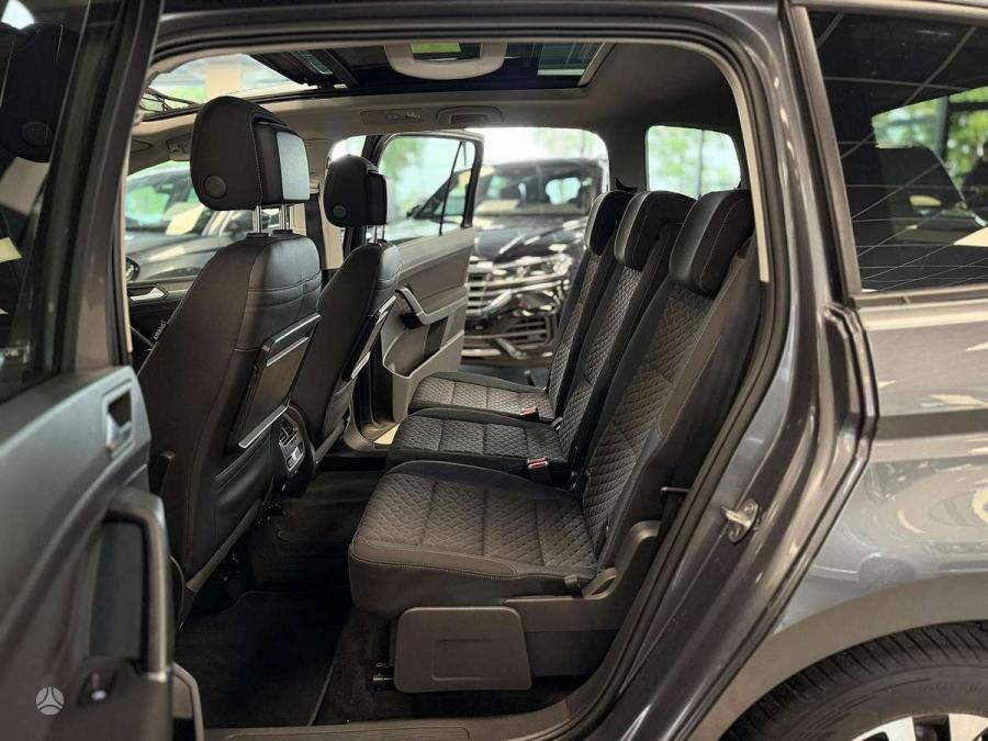 Grey Volkswagen Touran 2019 in Klaipeda, with an engine capacity of 1.97 L and mileage of 246 thousand km for 14950 €, photo 20 on AUTOMOTO.COM.LV