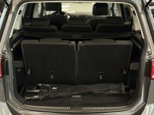 Grey Volkswagen Touran 2019 in Klaipeda, with an engine capacity of 1.97 L and mileage of 246 thousand km for 14950 €, photo 21 on AUTOMOTO.COM.LV