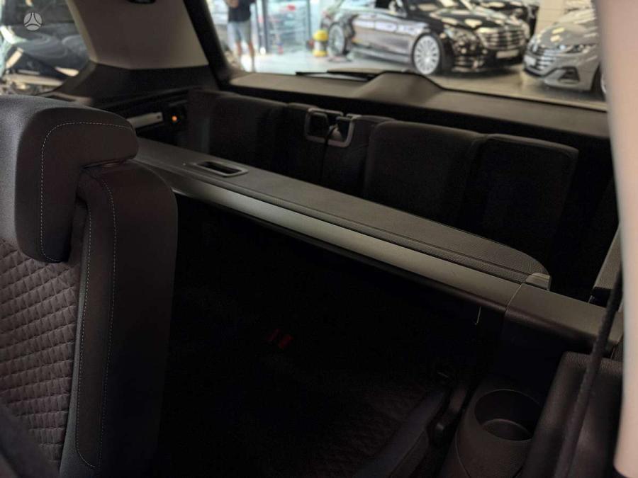 Grey Volkswagen Touran 2019 in Klaipeda, with an engine capacity of 1.97 L and mileage of 246 thousand km for 14950 €, photo 25 on AUTOMOTO.COM.LV