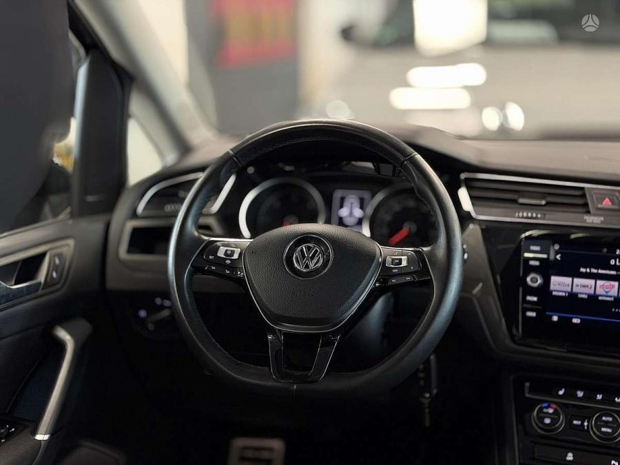 Grey Volkswagen Touran 2019 in Klaipeda, with an engine capacity of 1.97 L and mileage of 246 thousand km for 14950 €, photo 26 on AUTOMOTO.COM.LV