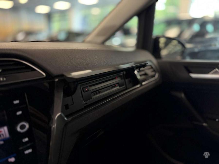 Grey Volkswagen Touran 2019 in Klaipeda, with an engine capacity of 1.97 L and mileage of 246 thousand km for 14950 €, photo 30 on AUTOMOTO.COM.LV