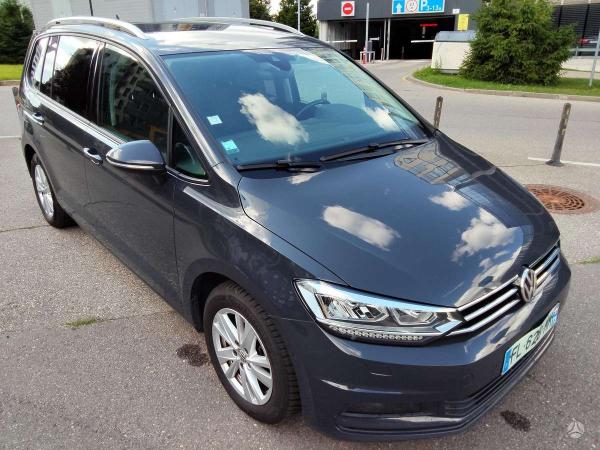 Pelēks Volkswagen Touran 2019 Viļņa, ar dzinēja tilpumu 1.50 L un nobraukumu 208 tūkst. km par 10999 €, foto 2 vietnē AUTOMOTO.COM.LV