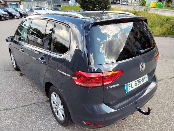 Pelēks Volkswagen Touran 2019 Viļņa, ar dzinēja tilpumu 1.50 L un nobraukumu 208 tūkst. km par 10999 €, foto 3 vietnē AUTOMOTO.COM.LV