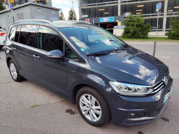 Pelēks Volkswagen Touran 2019 Viļņa, ar dzinēja tilpumu 1.50 L un nobraukumu 208 tūkst. km par 10999 €, foto 6 vietnē AUTOMOTO.COM.LV