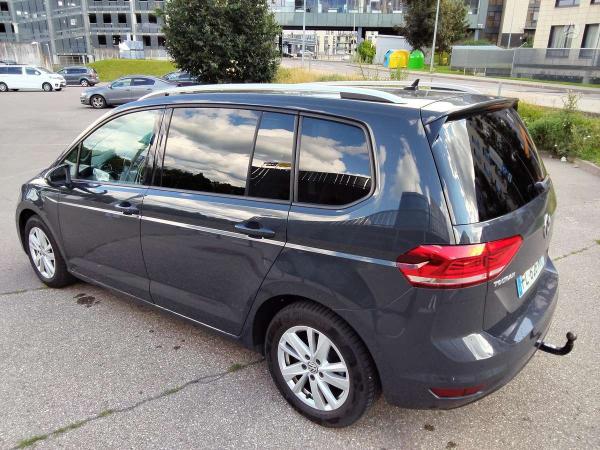 Pelēks Volkswagen Touran 2019 Viļņa, ar dzinēja tilpumu 1.50 L un nobraukumu 208 tūkst. km par 10999 €, foto 8 vietnē AUTOMOTO.COM.LV