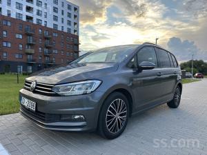 Серый Фольксваген Туран 2019 в Рига, объемом двигателя 2.00 л и пробегом 179 тыс. км за 13400 €, фото  на AUTOMOTO.COM.LV